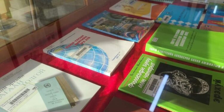 “Жендэрийн мэдрэмжтэй ажлын байрны бодлого” номын үзэсгэлэн дэлгэлээ Govi Altai Mn